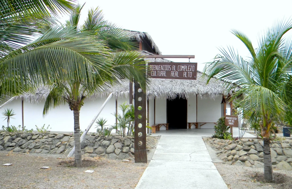 Complejo Cultural Real Alto (El Mogote) - DescubrEcuador